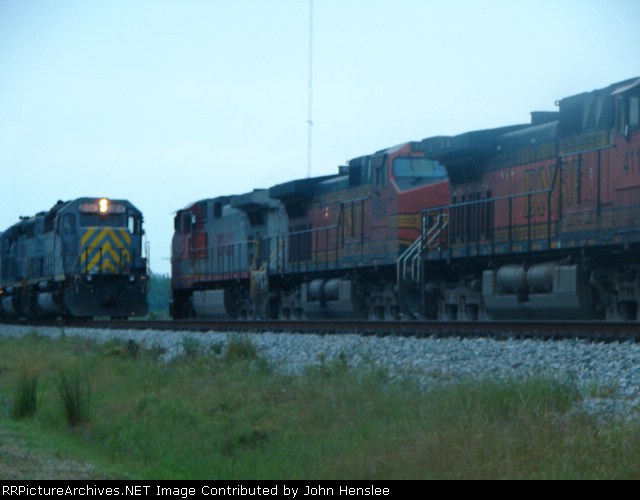 BNSF 4706 passing TFM 1304